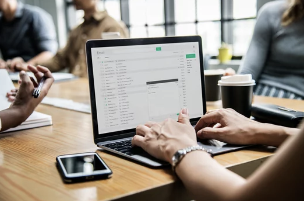 Professional Email Sign-Offs: A Guide to Crafting the Best